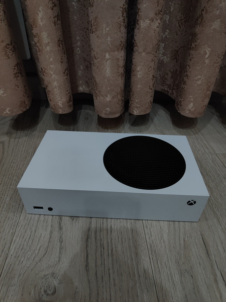 Xbox Series S в отличном состоянии