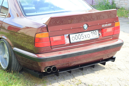 Задний Диффузор Расческа для BMW e34. Низ Бампера (Черный матовый)