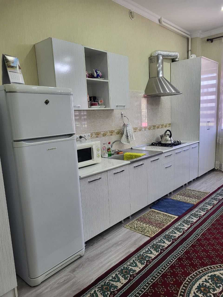 м.Буюк Ипак Йули ч/х Салом новостройка 1-комн 3/5 40 м² ремонт меб/тех