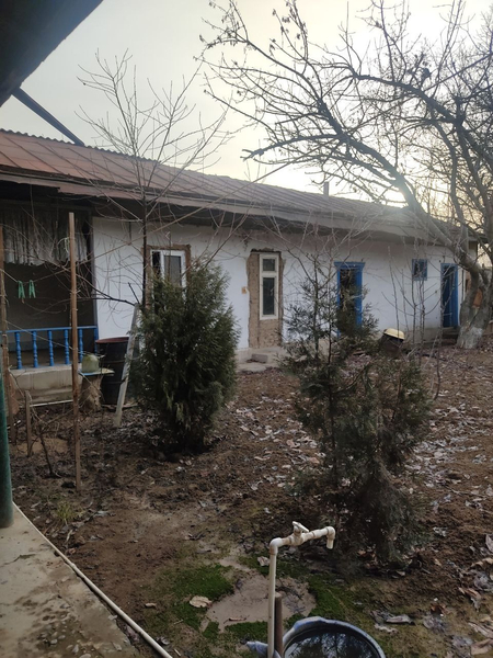 Хувайдо.Беруний.ховли 2.5 соток.3.хона.оила.300.у.е+ реалтор.хаққи