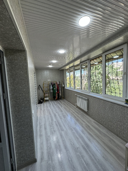Продается квартира в Ц-14, кирпичная с ремонтом