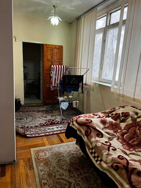 ул.Новомосковская 77-серия 3-комн 4/4 75 м² кирпич 2х6 средняя