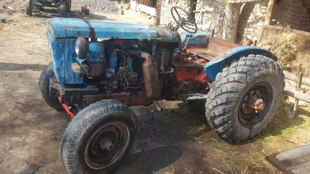 Mini traktor sotiladi