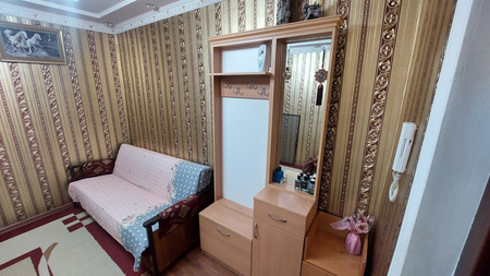 Prexojkaga moslashgan divan