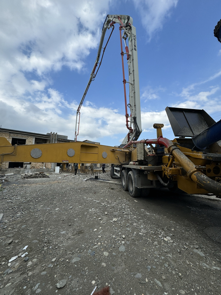 Beton qorishmasini yetkazib berish xizmatlari va shlakoblok