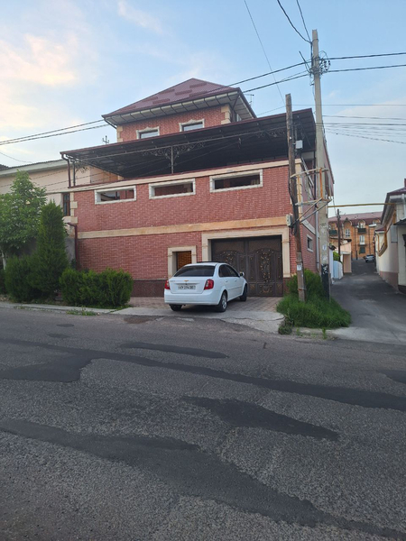 Продаеться коттедж на центр Луначарского
