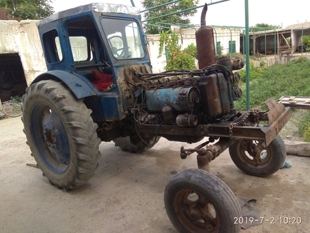 TRAKTOR T40 holati yaxshi