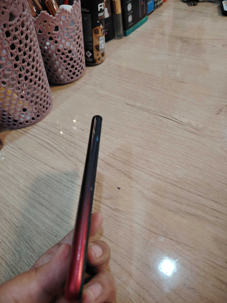 Redmi 7A ayol kishi ishlatgan
