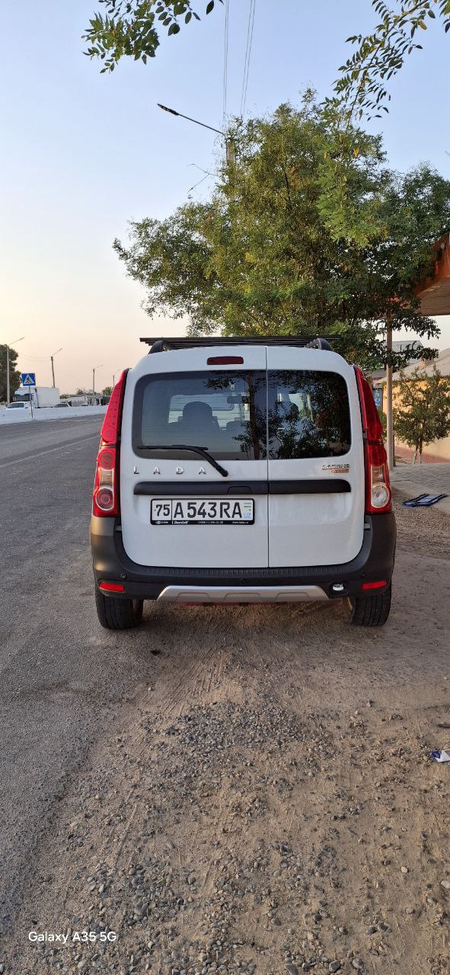 Lada largus cross