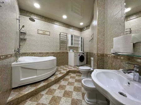3 комнатная в центре ЖК Новомосковская Golden House. 151м2 ЕВРО ремонт