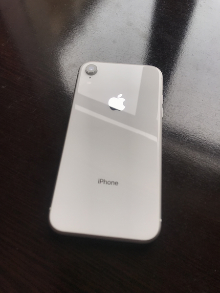 Iphone XR White 64 gb srochno sotiladi