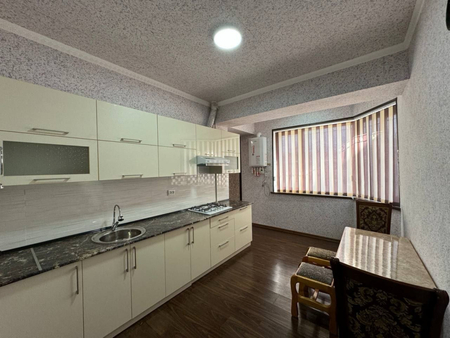 Продается 3 комнатная квартира на 1 этаже по улице Амира Темура
