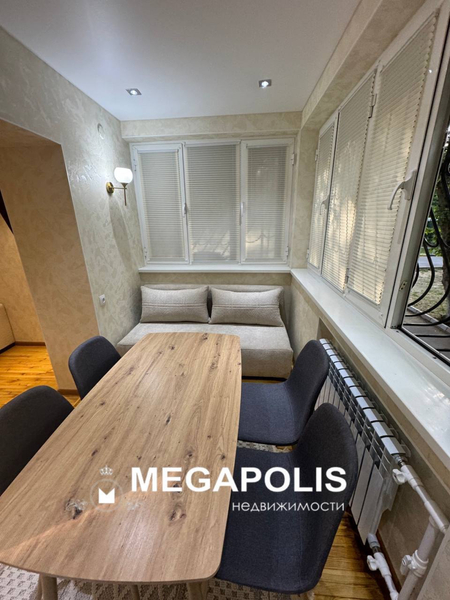 Аллея Гагарина 3/2/4 Балкон 2х4 Кирпич продам квартиру