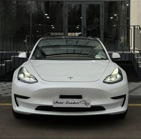 продаётся новый Tesla Model 3
