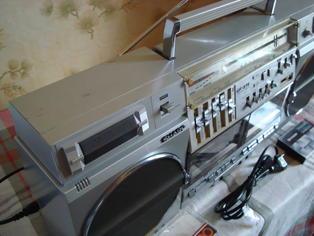 SHARP GF- 575 Z (SL). 1983 год  Made in Japan.