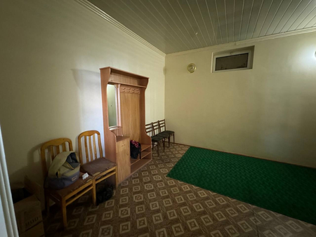 Продается база в городе со складами