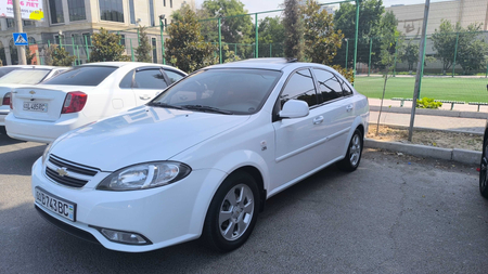 Chevrolet gentra 2019 белый