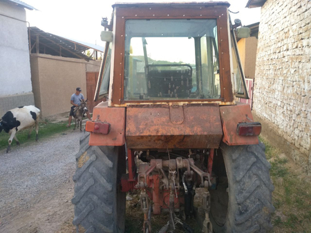 yumz traktor sotiladi