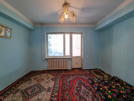 Своя.Юнусабад-2. 1/2/4..28кв.м.Без ремонта.Не торец, с балконом.Акфа.