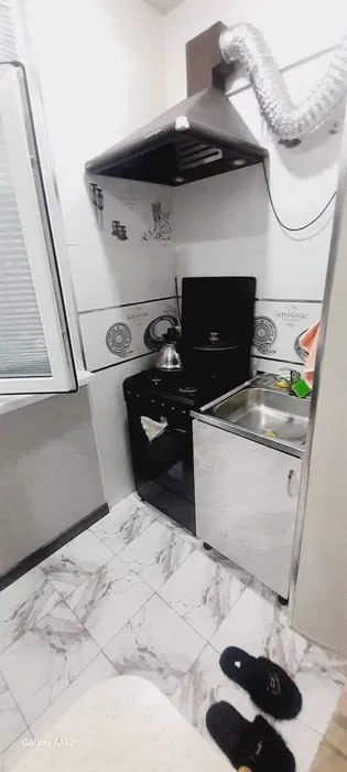Чиланзар 23 2/2/5 срочно продается квартира Мебель техника частично