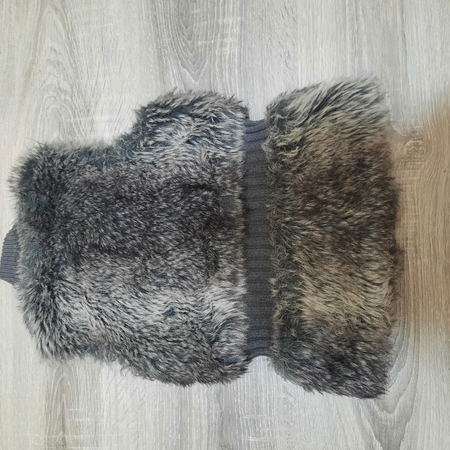 Продам безрукавку на девочку.