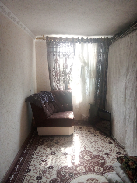 3 Honali dom 2 etajli 2 etaj remonti Juda yaxshi Srochni Sotiladi.