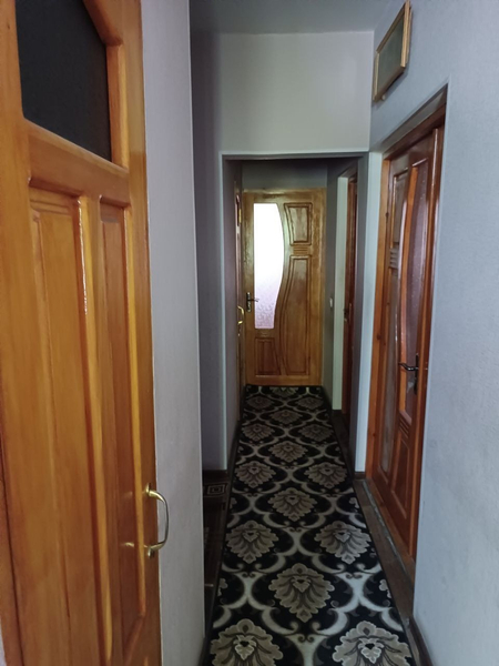 Kvartira sotiladi 3 xonali 4 xona qilingan