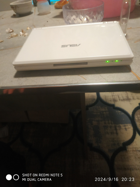 Netbuk sotiladiladi battaryasi ishlaydi pamyt 15gb qama yogi ishlidi