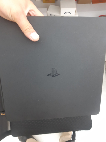 Play station 4 slim