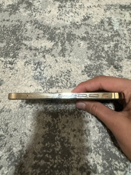 Iphone 12 pro rangi gold