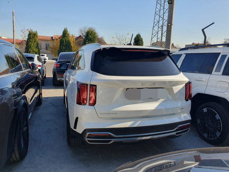 KIA SORENTO. 2.5mator, 7ta oʻrindiqli. 2023. Yurgani 17000.Narxi 33600