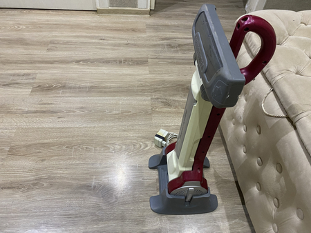 * Black & Decker ручной вертикальный пылесос (требуется замена аккумул