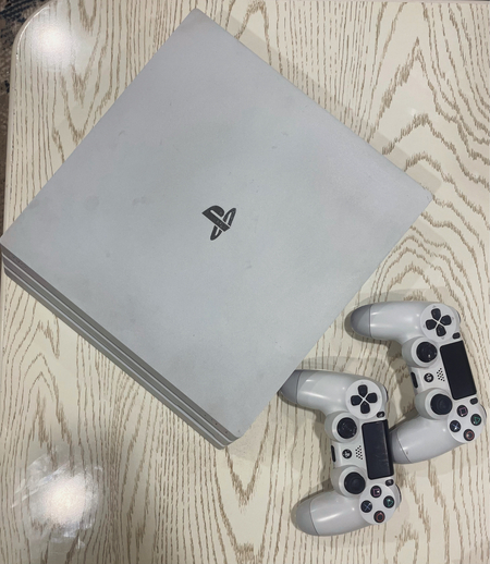 Ps4 pro 1TB 9.00 versiya