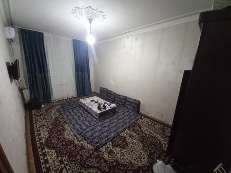 Qoyliq 6 massivda. 1 xonali kvartira 2×3 balkon. Fransuzki planirovka.