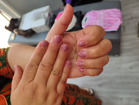 Manikur gel shlak qilaman 30mingdan boshlanib 60 ming sumgacha navoiy