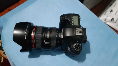 Canon 6D sotiladi.