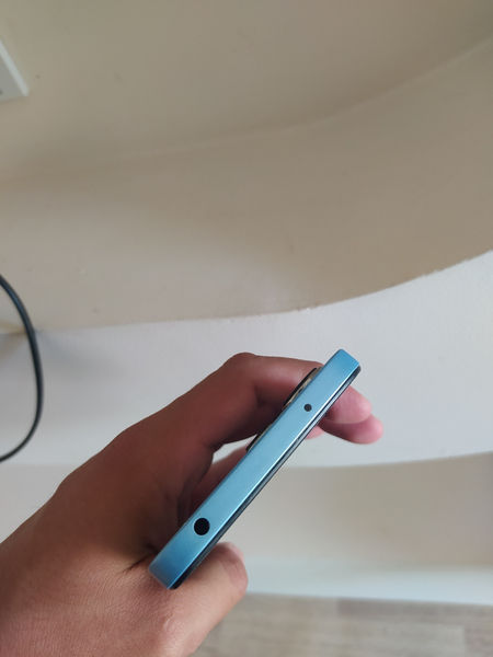 Mi 12 128gb holati zor qrilb cizilb ketmagan