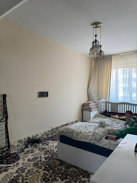 Срочно Юнусабад 2 кв 1/4/4 продается