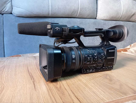 Продаётся видео камера SONY HXR - NX3