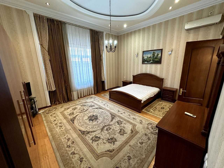 Аренда квартира.Метро Космонавты 700 м² на участке 6 сот (J3104 )