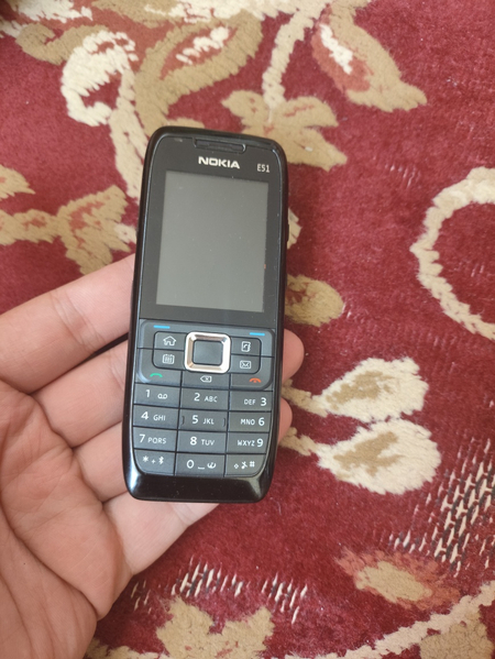 Nokia E51 ideal qora
