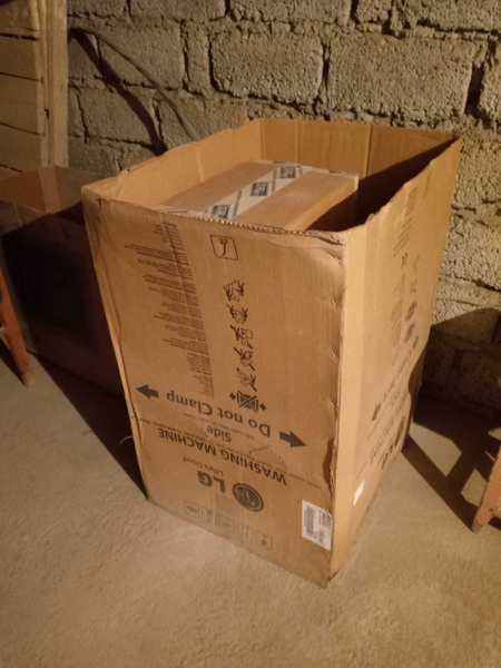 Большие картонные коробки(от стиралки и кондиционера). Цена 15тыс 1шт