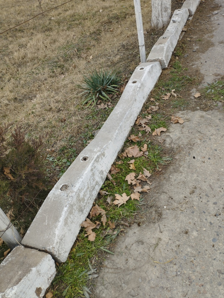 Beton stolbalar.
