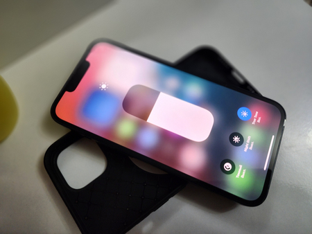 Iphone Xs LL/A Black 512GB Icloud parol esdan chiqqan nu ishlatsa bola