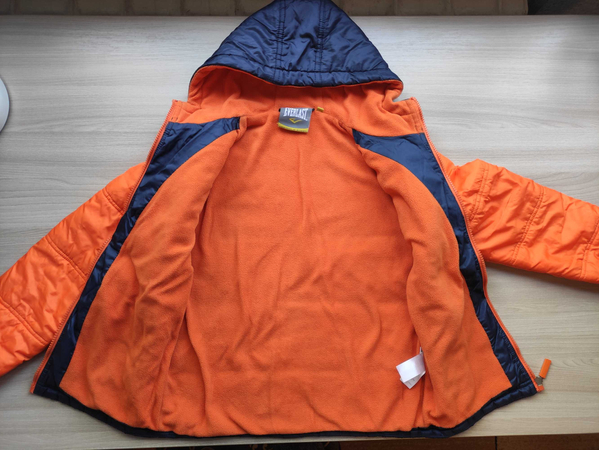 Продам тёплую куртку на мальчика ростом 134-140 см EVERLAST
