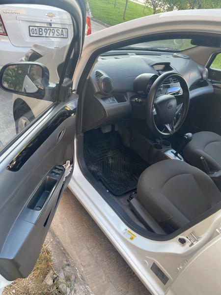 Chevrolee spark sotiladi