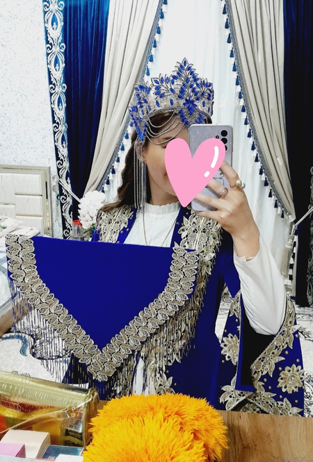 Kelinlikka Ansambil yorqin  rang.