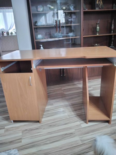 Продается письменный стол