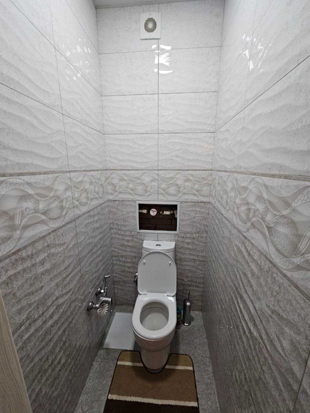2 xonali 65m² +65m² podval, 1-qavat sotiladi.