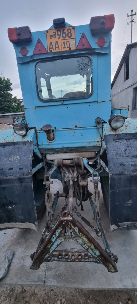 Traktor 28X4MC sotiladi
